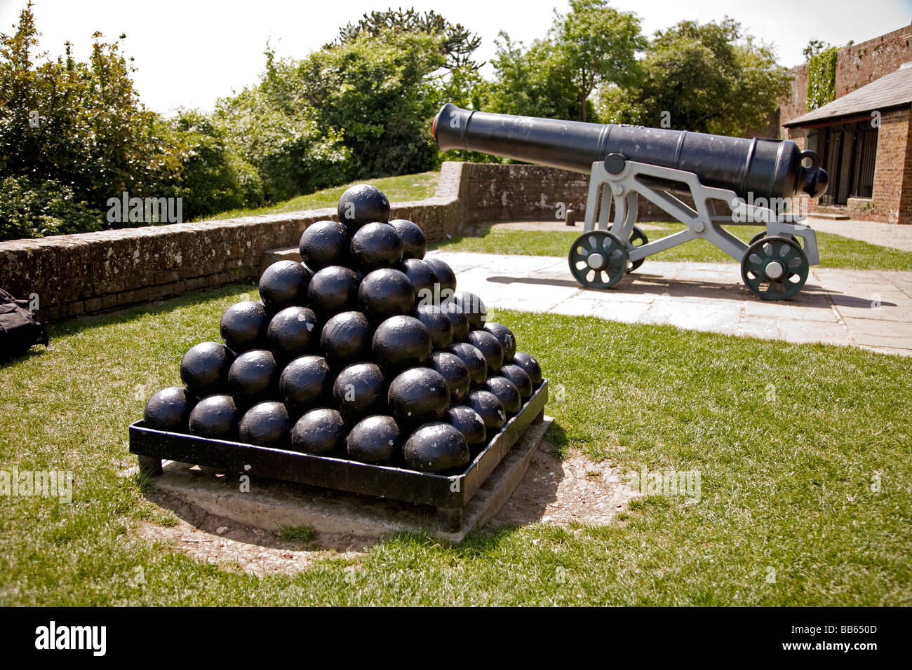 Canon_balls hi-res stock photography and images - Alamy