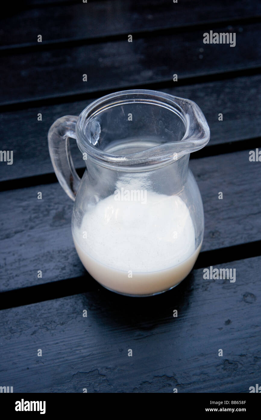 Milk glass antique hi-res stock photography and images - Alamy