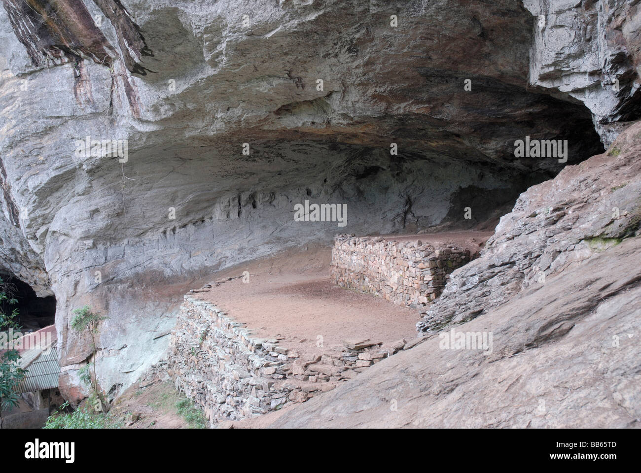 Belilena caves - Kitugula - Sri Lanka, General - View of natural cave ...