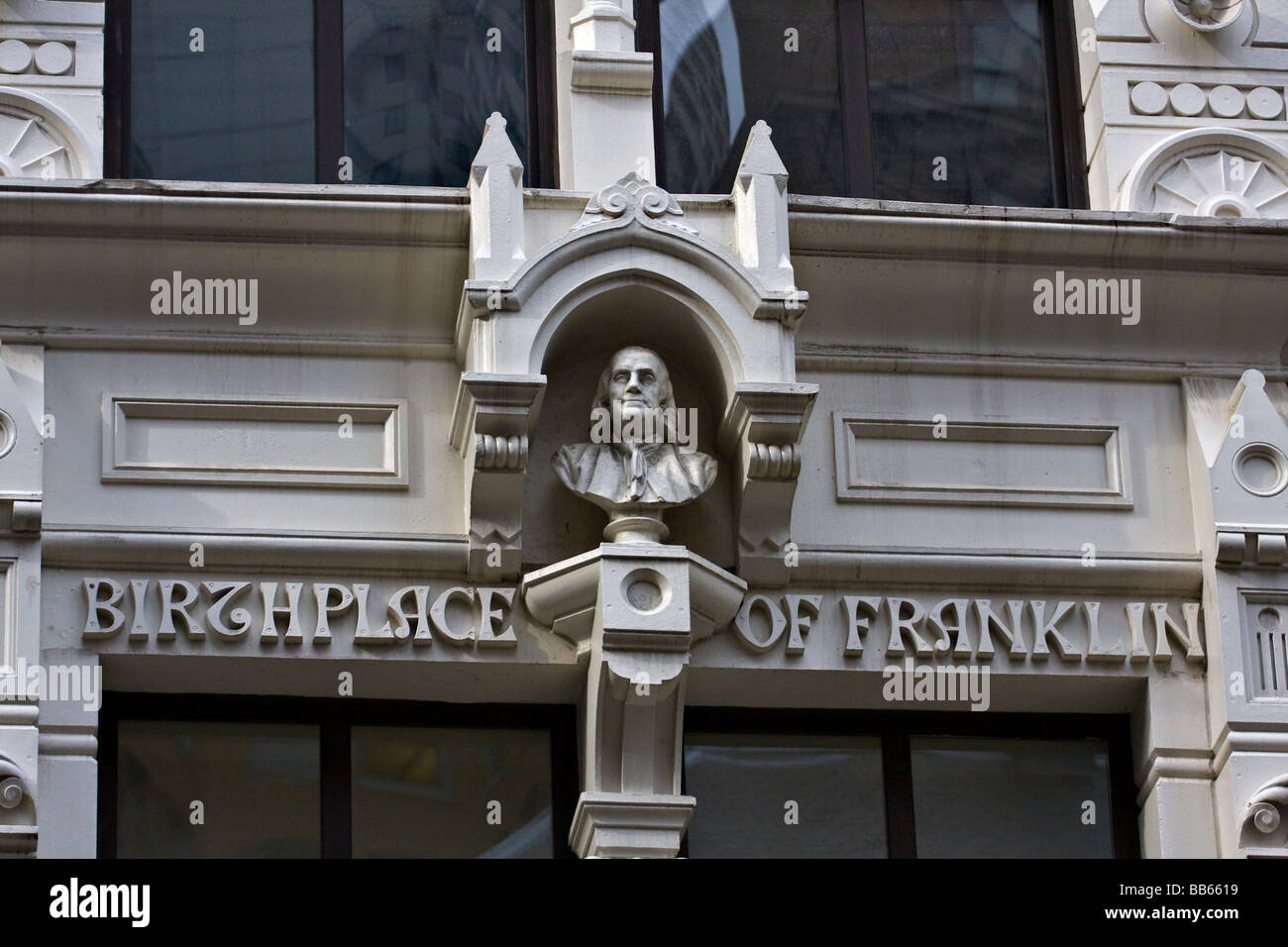 Benjamin franklin commemorative statue hi-res stock photography and ...