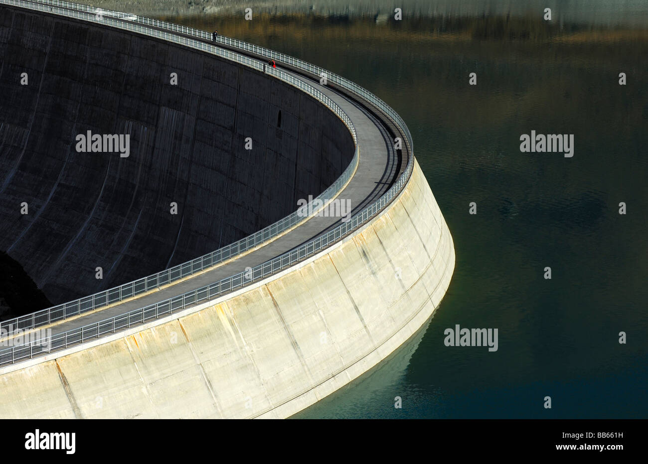 Curved gravity dam hi-res stock photography and images - Alamy