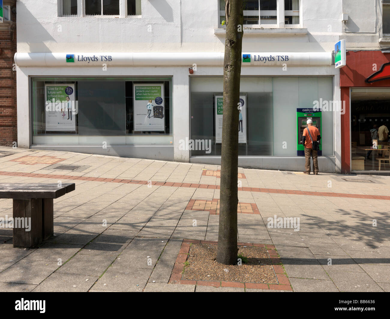 Lloyds bank atm hi-res stock photography and images - Alamy