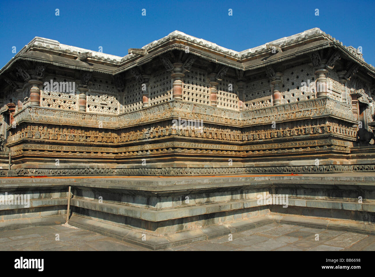 Exterior of a hindu temple hi-res stock photography and images - Alamy