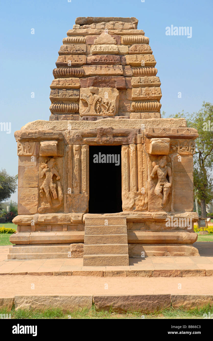 Pattadkal - Karnataka - Kadasiddeshwar temple, 7th century A.D. View ...