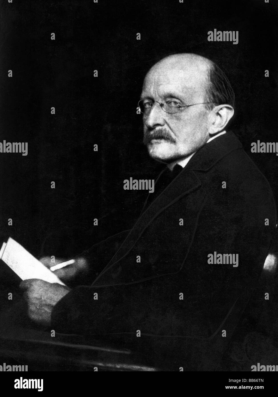 German scientist 1930s hi-res stock photography and images - Alamy