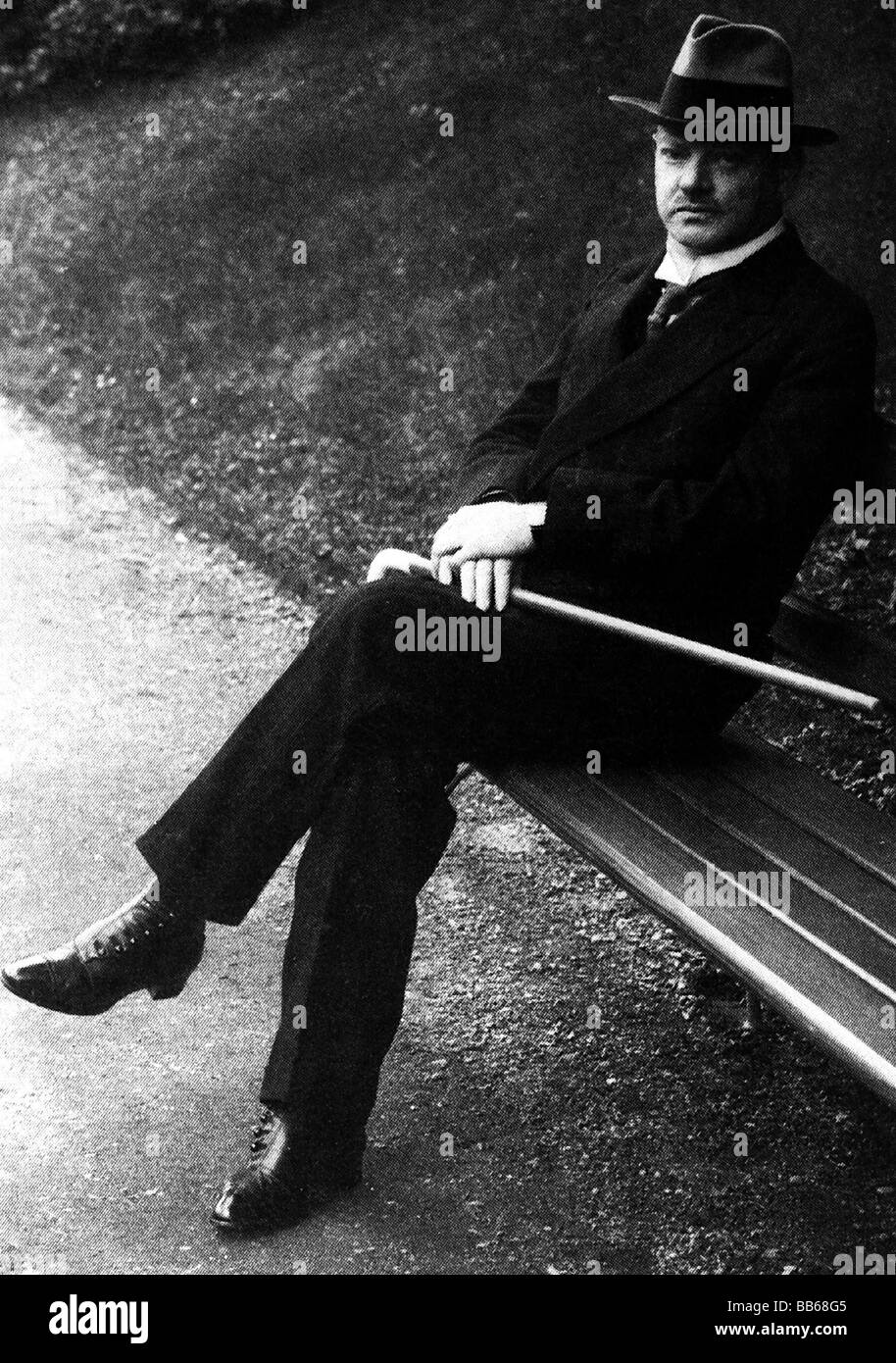 Stresemann hi-res stock photography and images - Alamy