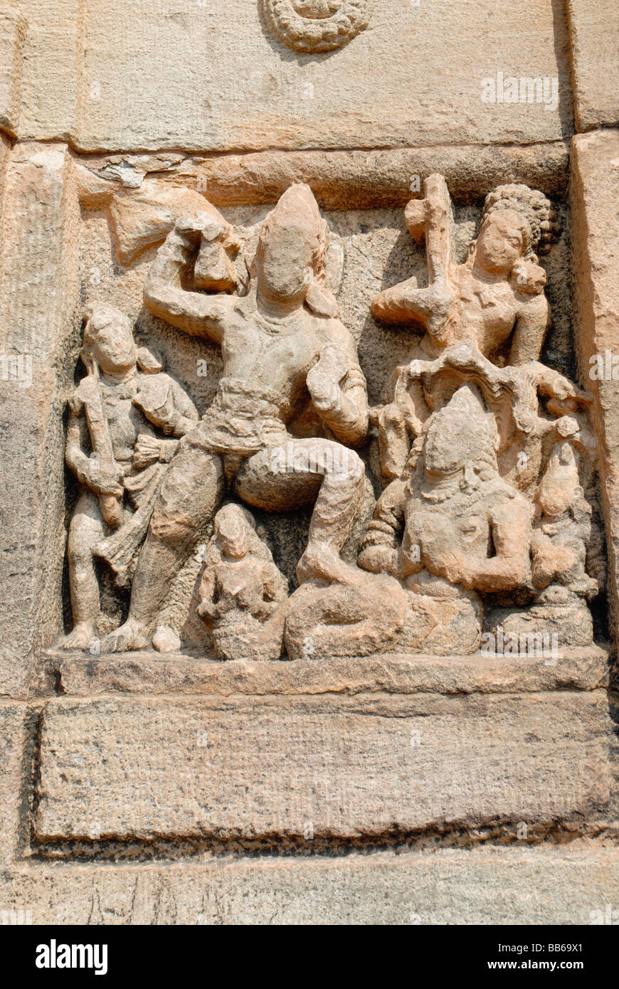 Bowing statues hi-res stock photography and images - Alamy