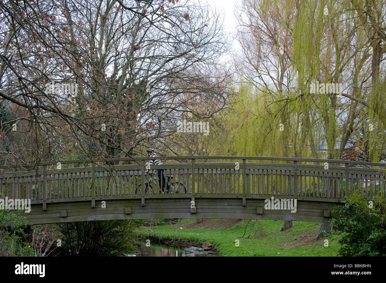 Footbridge over rivers hi-res stock photography and images - Alamy