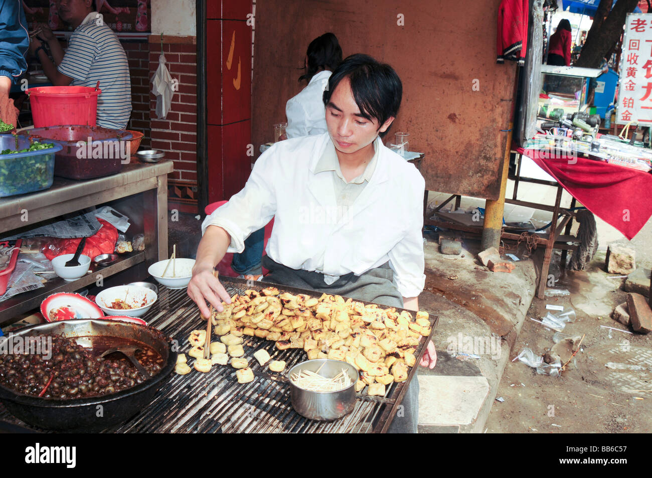 China Yunnan province Kunming food market Stock Photo - Alamy
