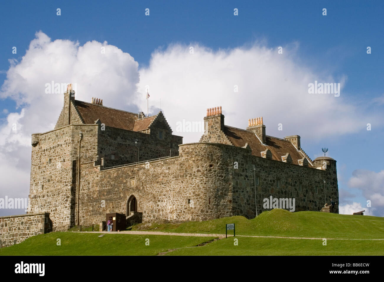 Duart castle hi-res stock photography and images - Alamy