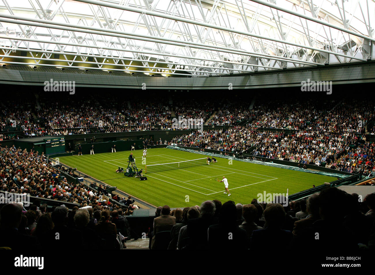 Center court roof closed wimbledon hi-res stock photography and images ...