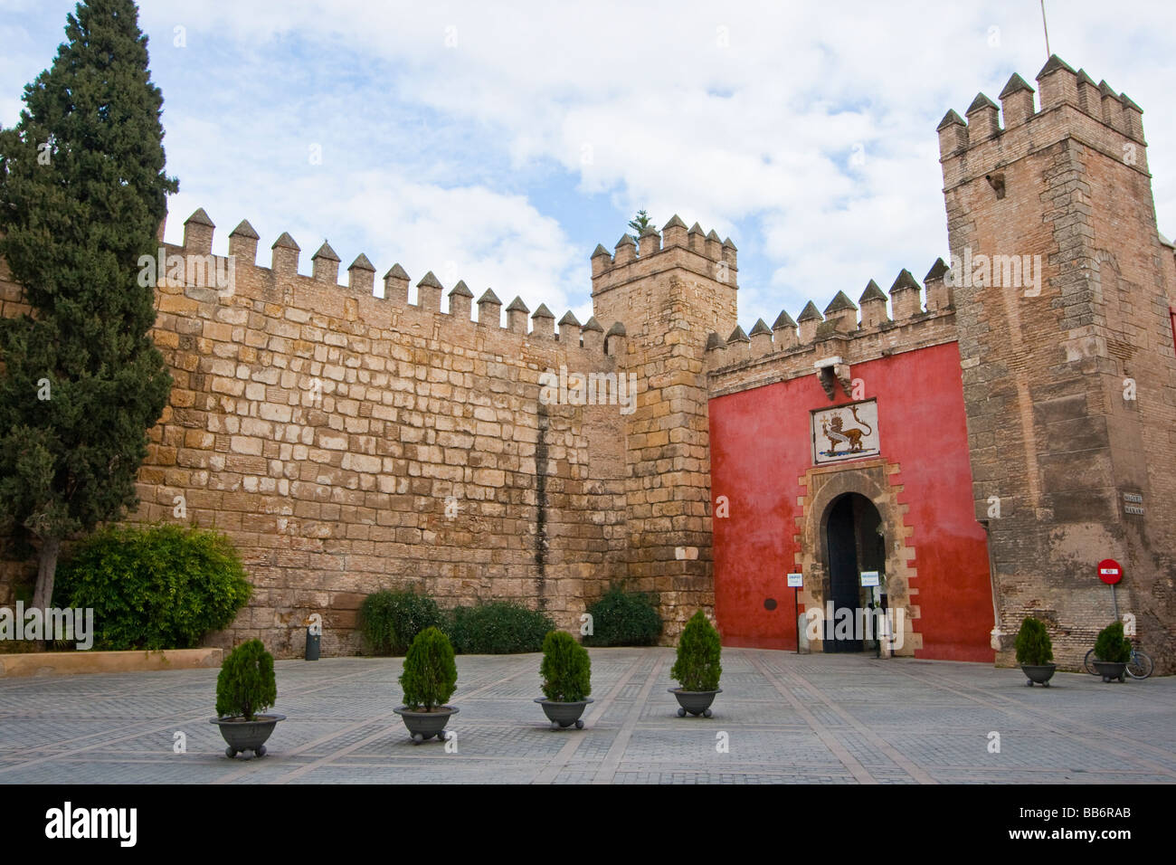 Alcazar seville exterior hi-res stock photography and images - Alamy
