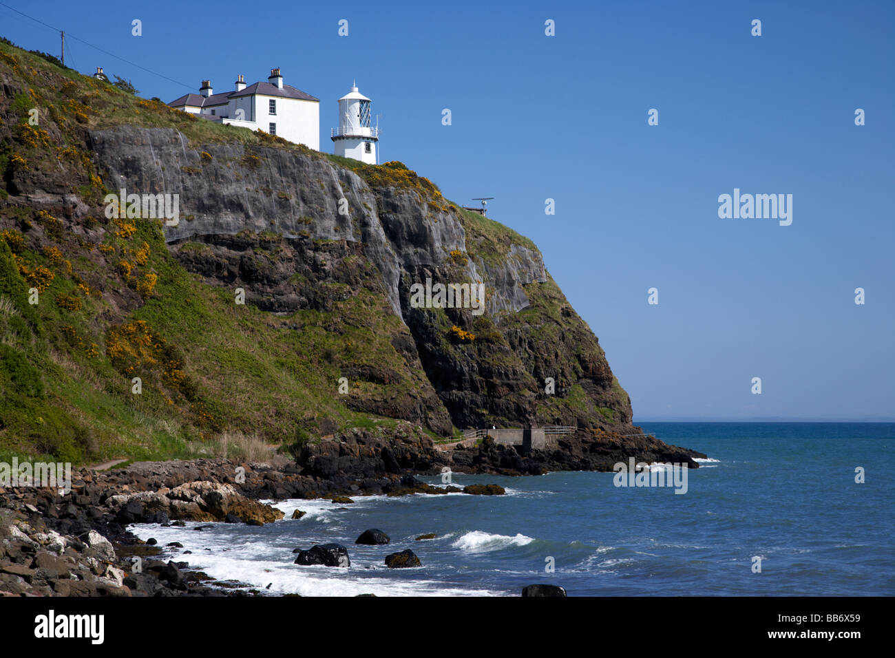 Lighthouse rocky shoreline hi-res stock photography and images - Alamy