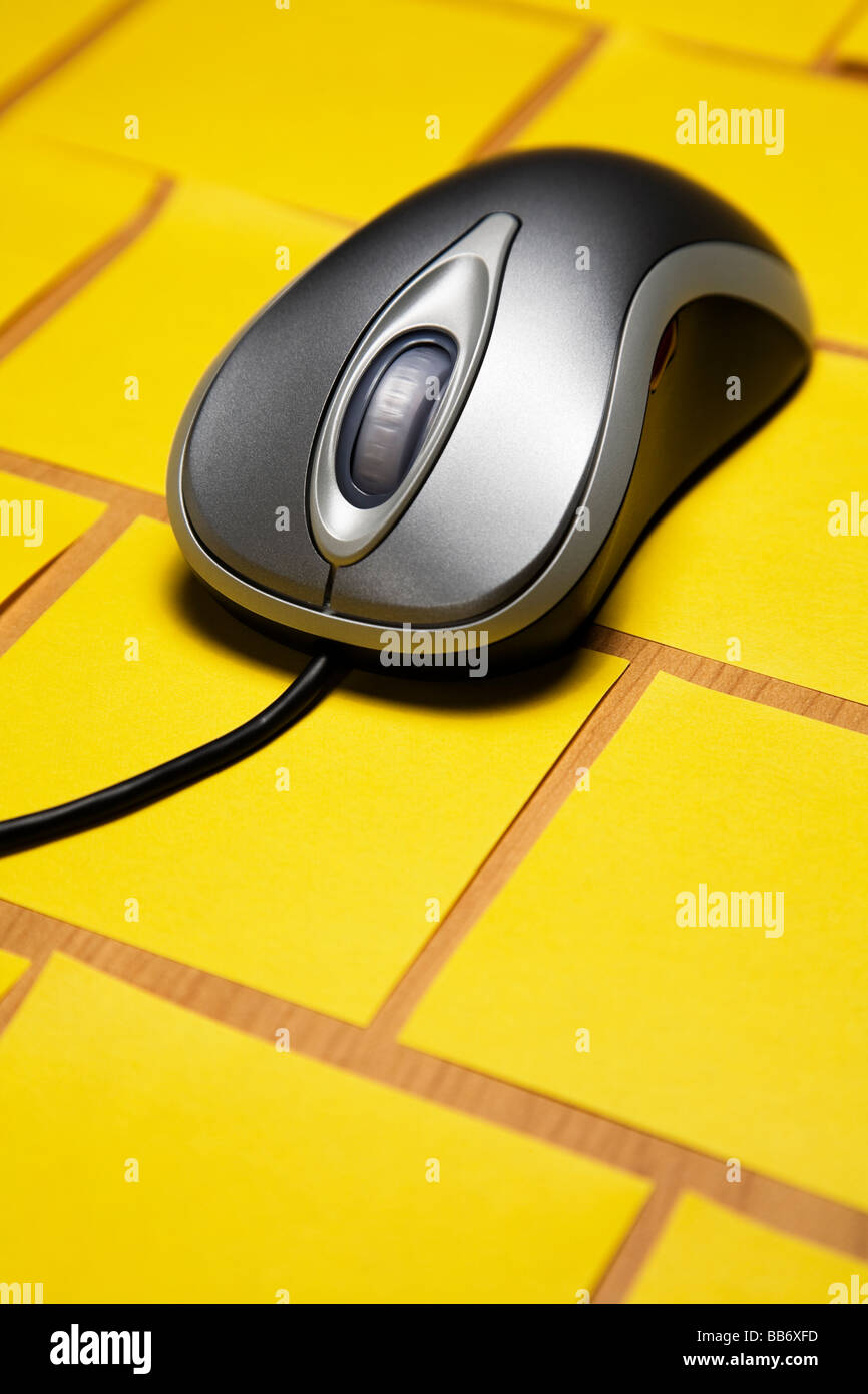 Computer mouse on post it notes Stock Photo - Alamy