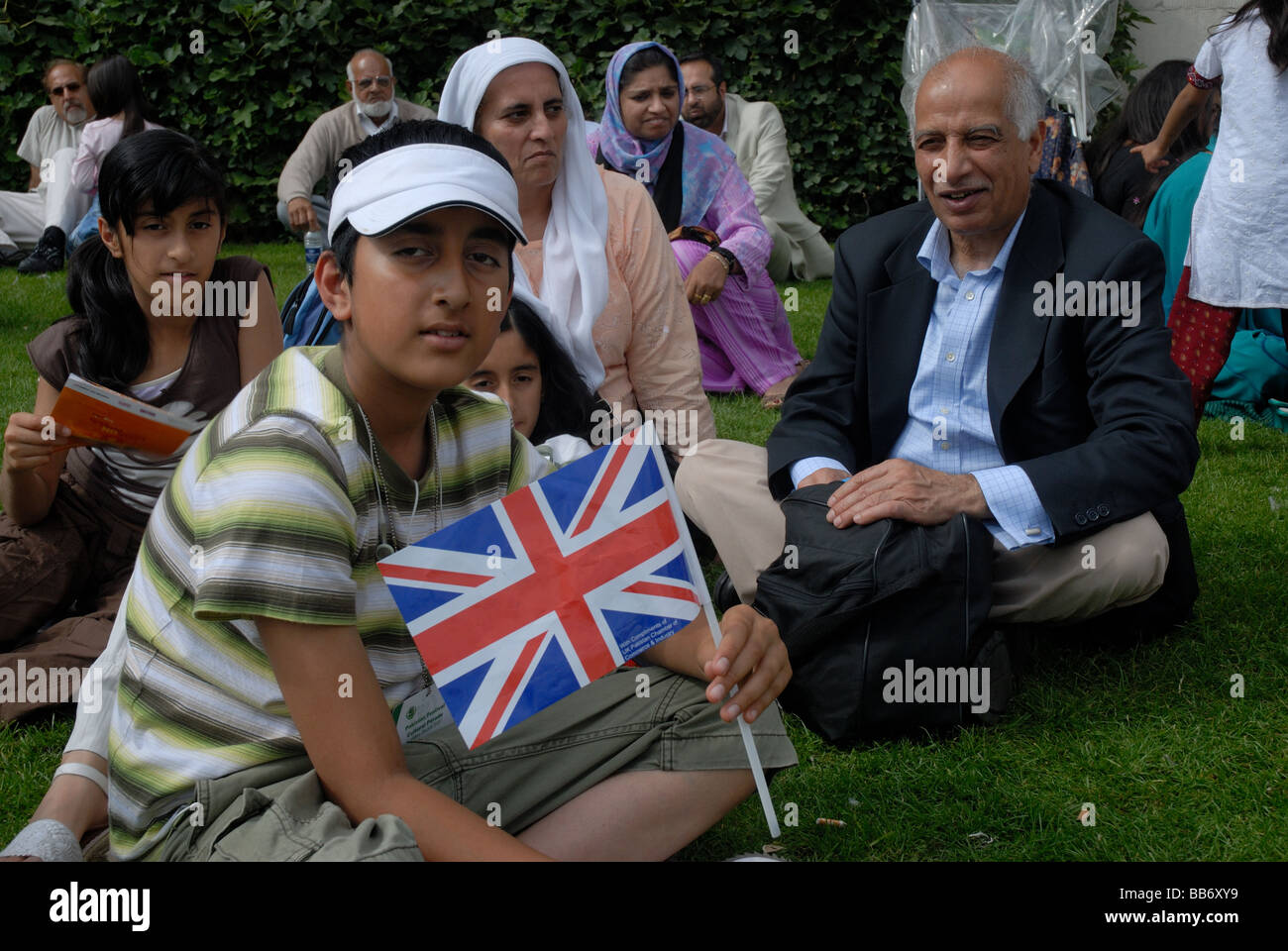 Pakistan community families by the National Gallery Stock Photo - Alamy