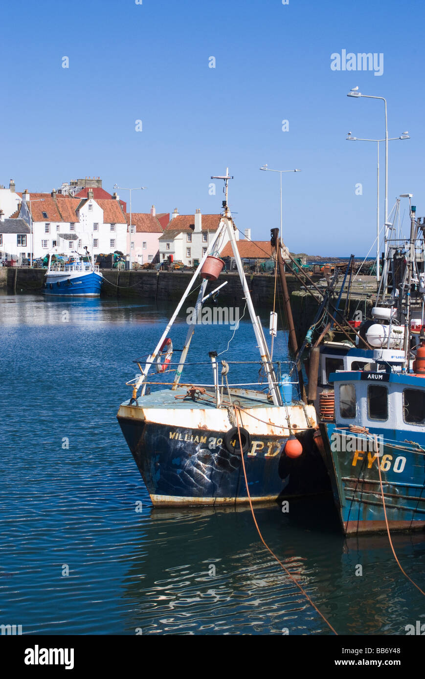 Pittenweem fife harbour fishing boats hi-res stock photography and ...