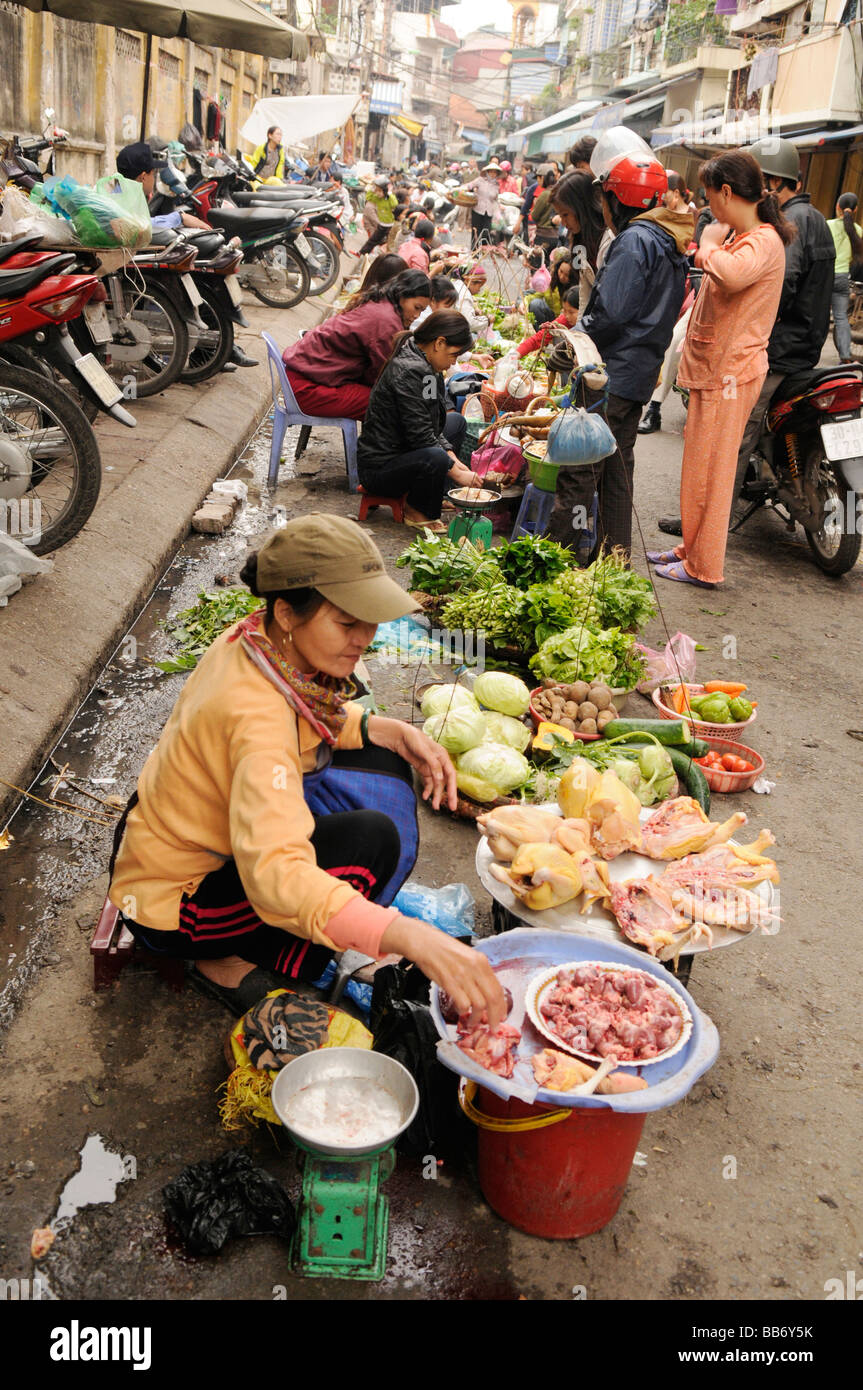 Atmosphere of morning fresh market in Old Quarter, Hanoi, vietnam Stock ...