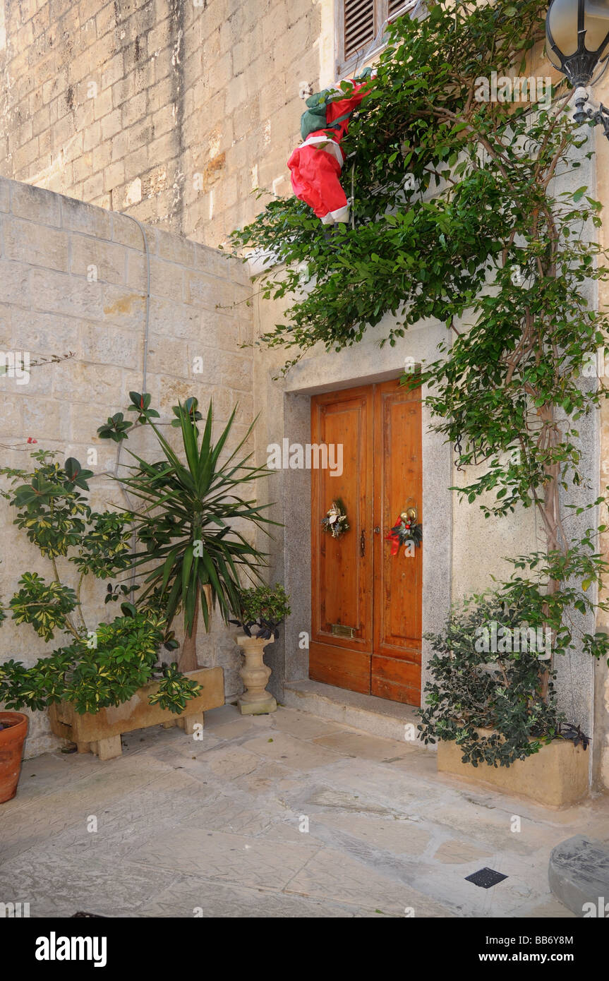 Backyard of a brick house hi-res stock photography and images - Alamy