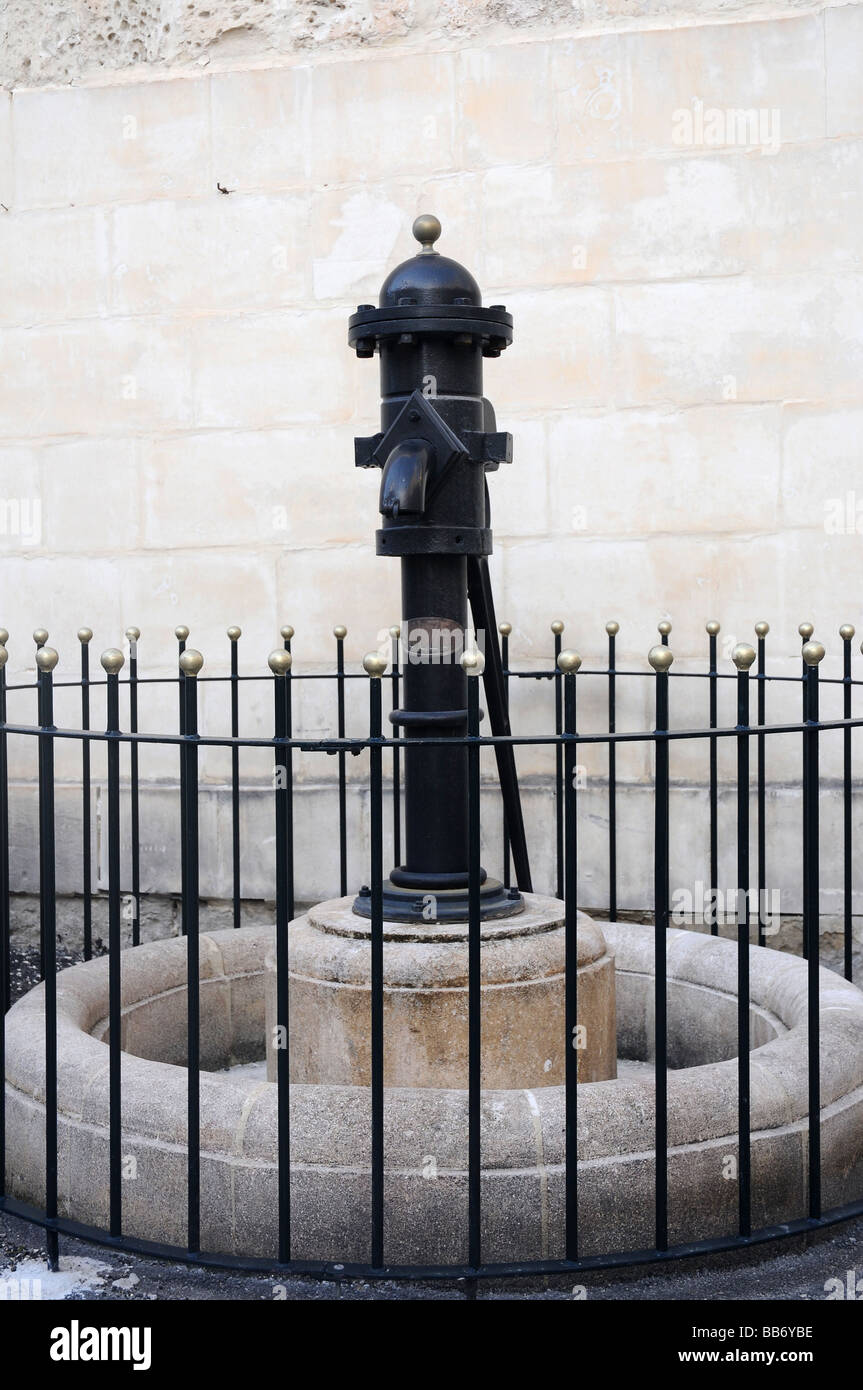 Vintage water pump Stock Photo - Alamy