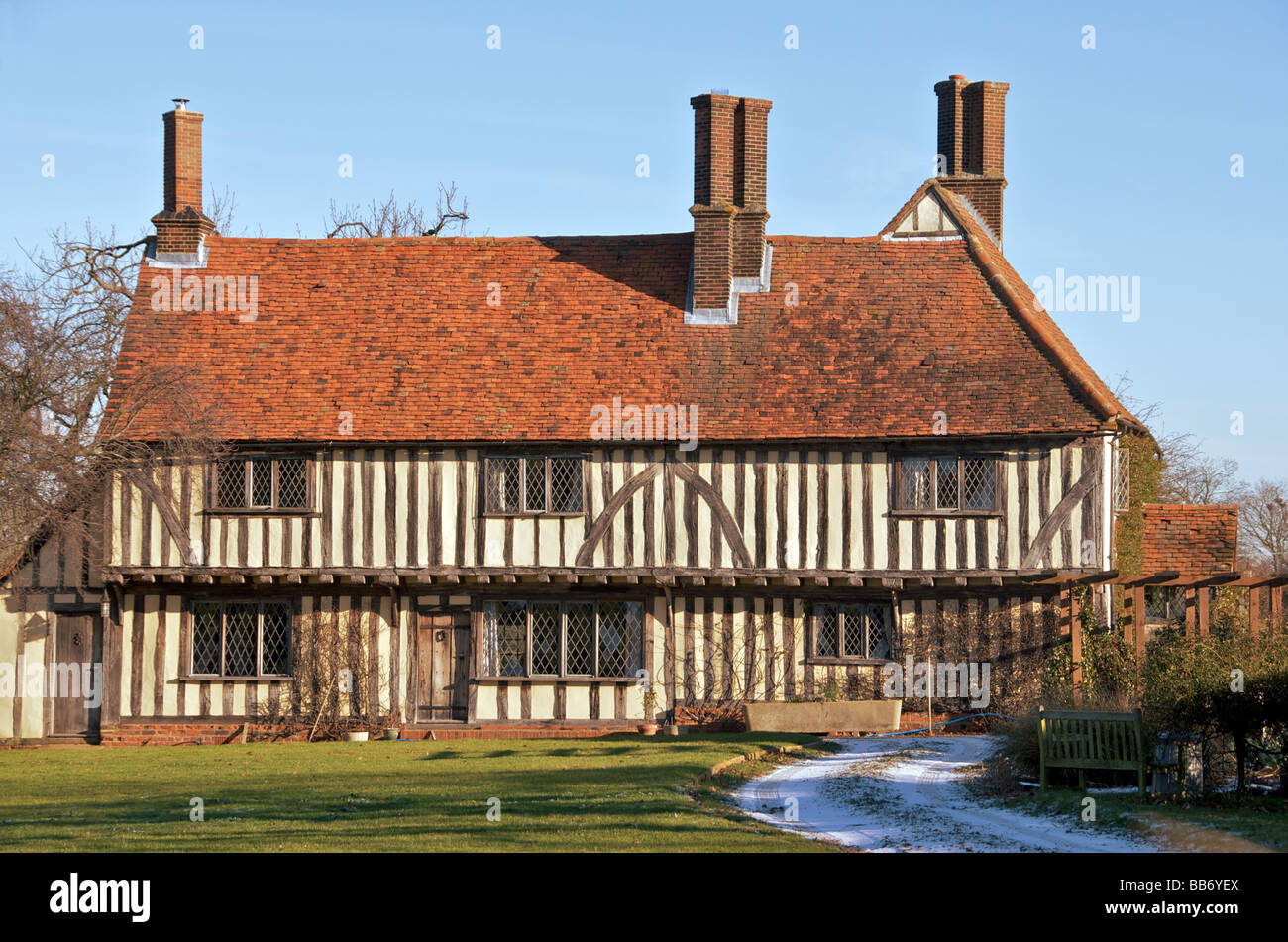 Tudor house hi-res stock photography and images - Alamy