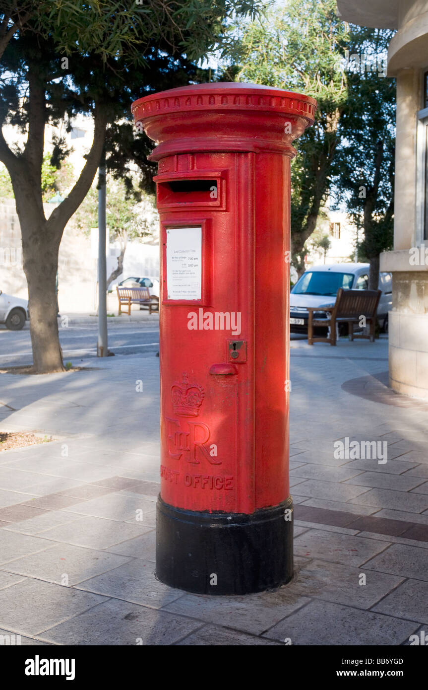 Post box uk hi-res stock photography and images - Alamy