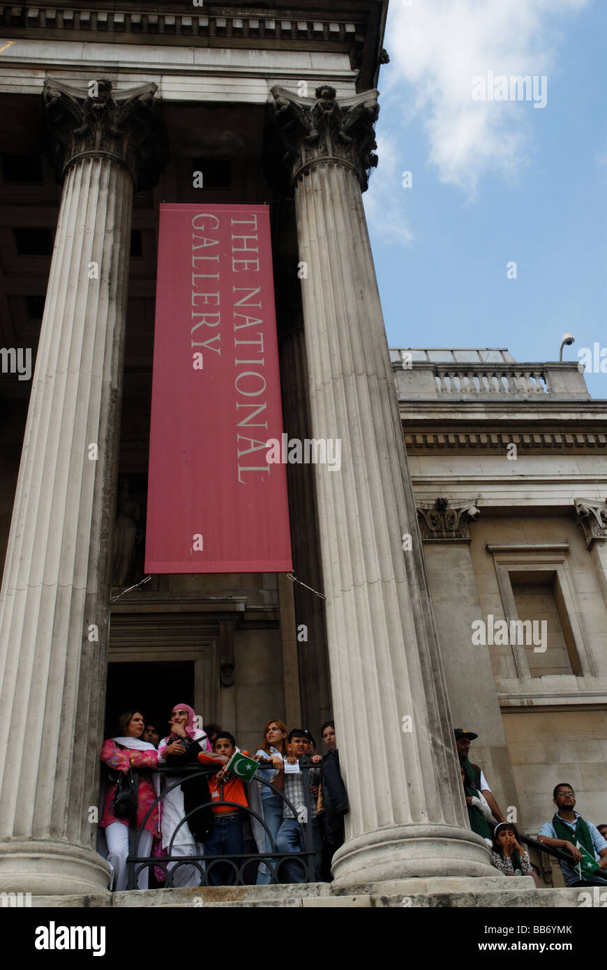 Pakistan community Trafalgar Square. Women standing on steps of ...