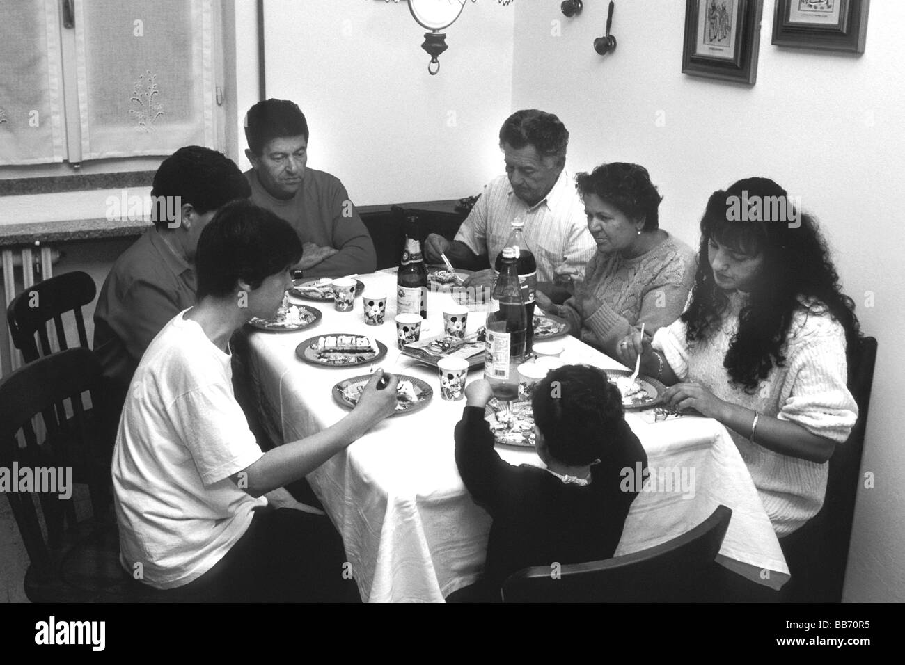 Italian family kitchen portrait hi-res stock photography and images - Alamy