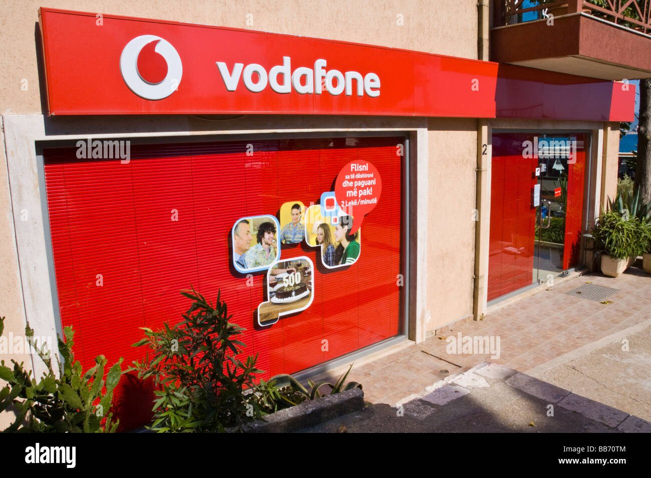 Vodafone retail hi-res stock photography and images - Alamy
