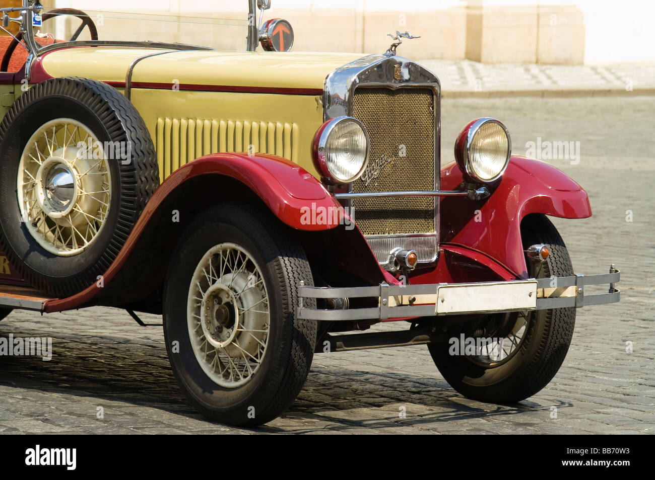 Close up detail of front of classic vintage car Stock Photo - Alamy