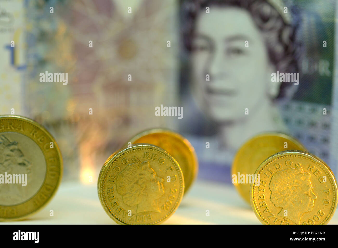 Great Britain UK Pound Bank Note and Coins Stock Photo - Alamy