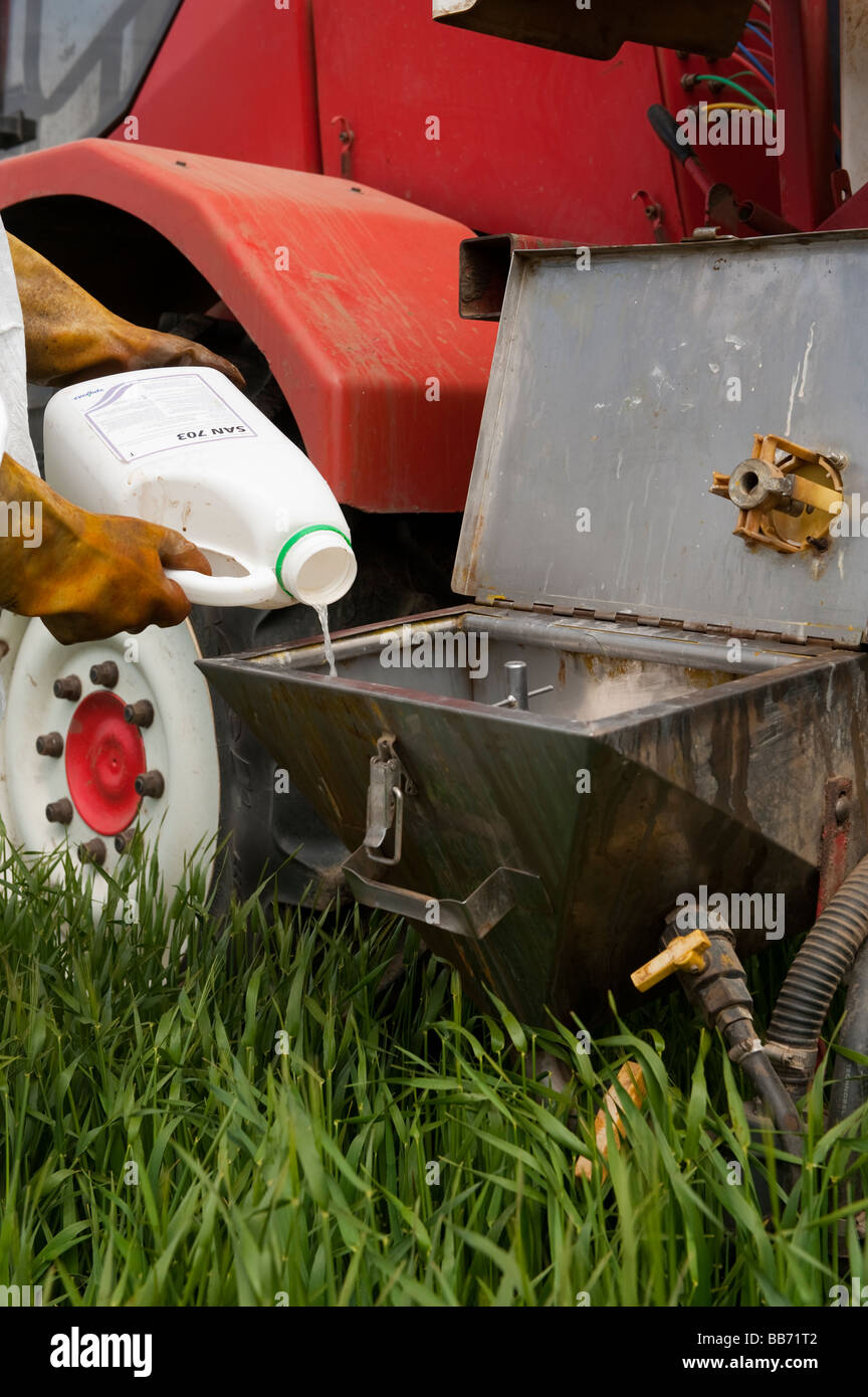 Protective farmer pesticide clothing hi-res stock photography and ...