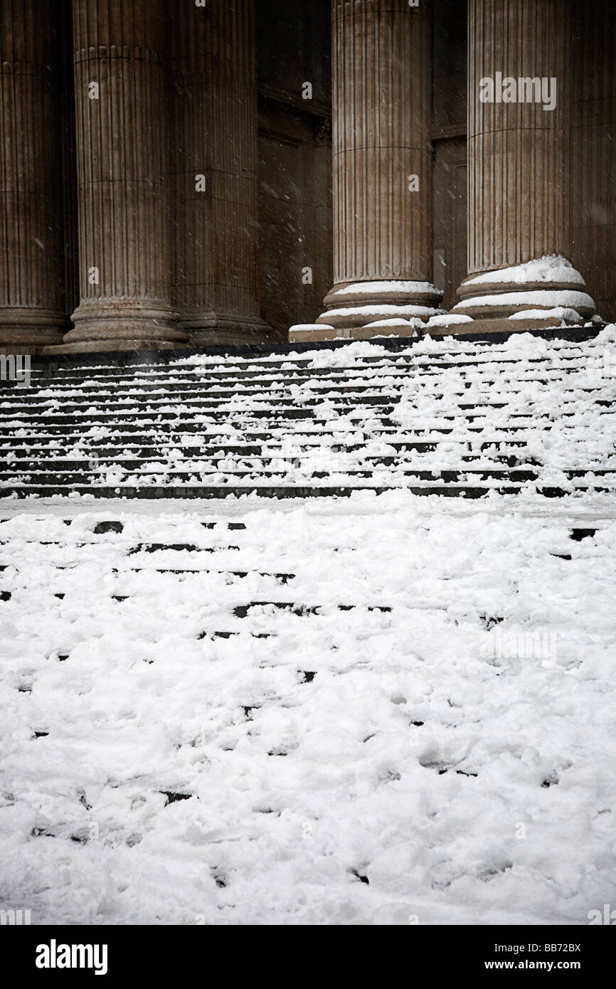 Pillars and steps hi-res stock photography and images - Alamy