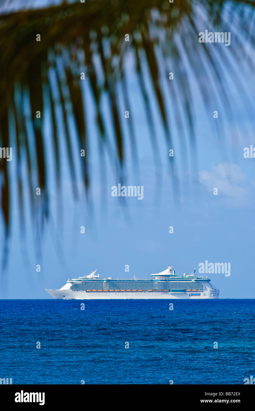 Cruising the caribbean hi-res stock photography and images - Alamy
