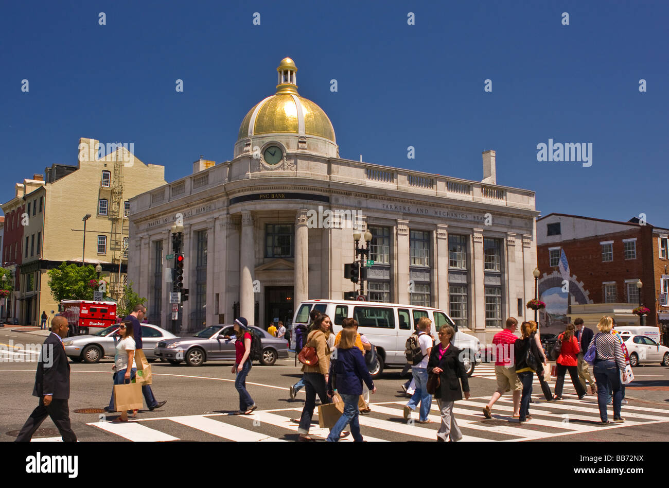 Crowd city street washington hi-res stock photography and images - Alamy