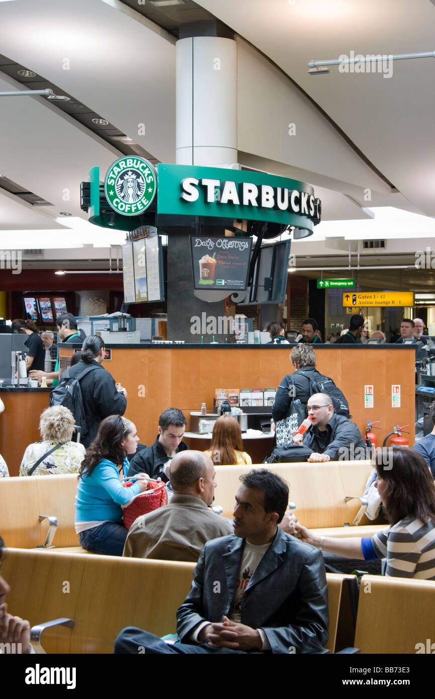 Starbucks airport hi-res stock photography and images - Alamy