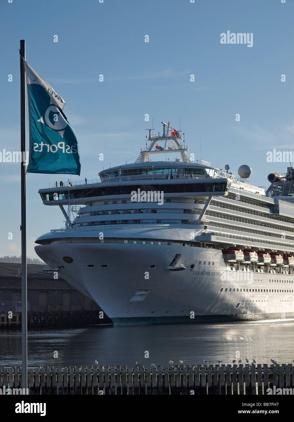 Docking cruise ship cruise ship cruise ship tour hi-res stock ...