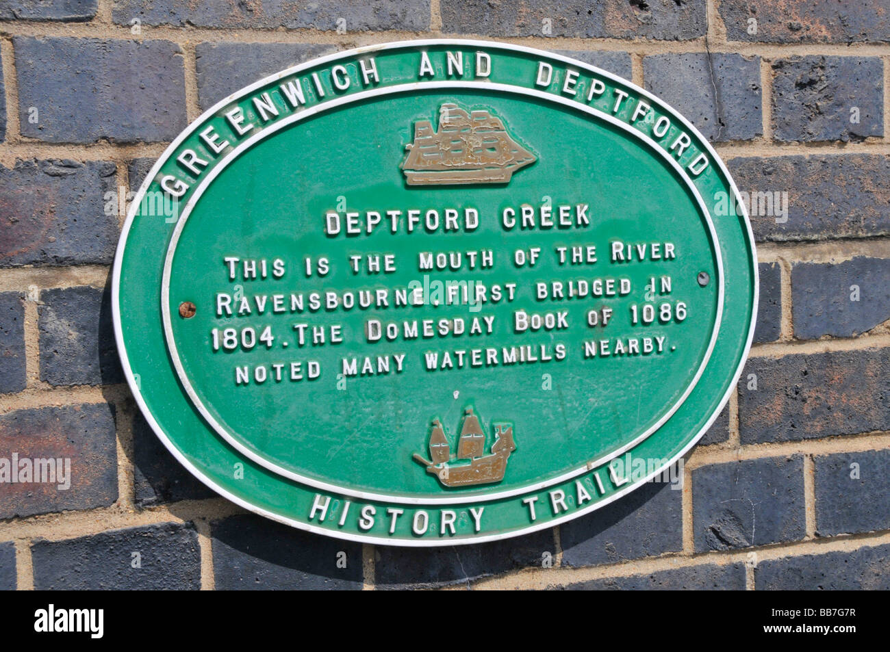 Parapet trail hi-res stock photography and images - Alamy