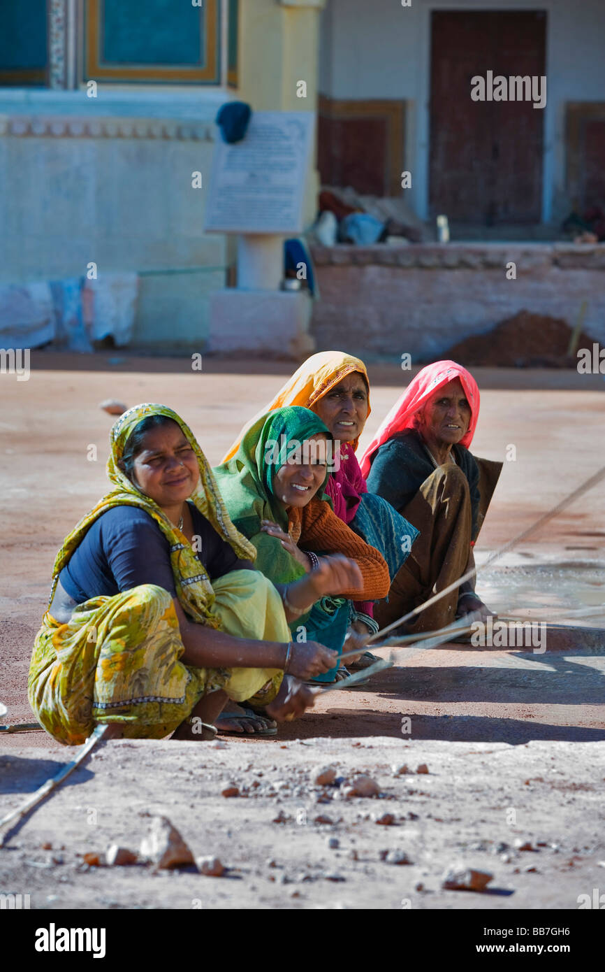 Indian workers wearing traditional clothing, North India, India, Asia ...
