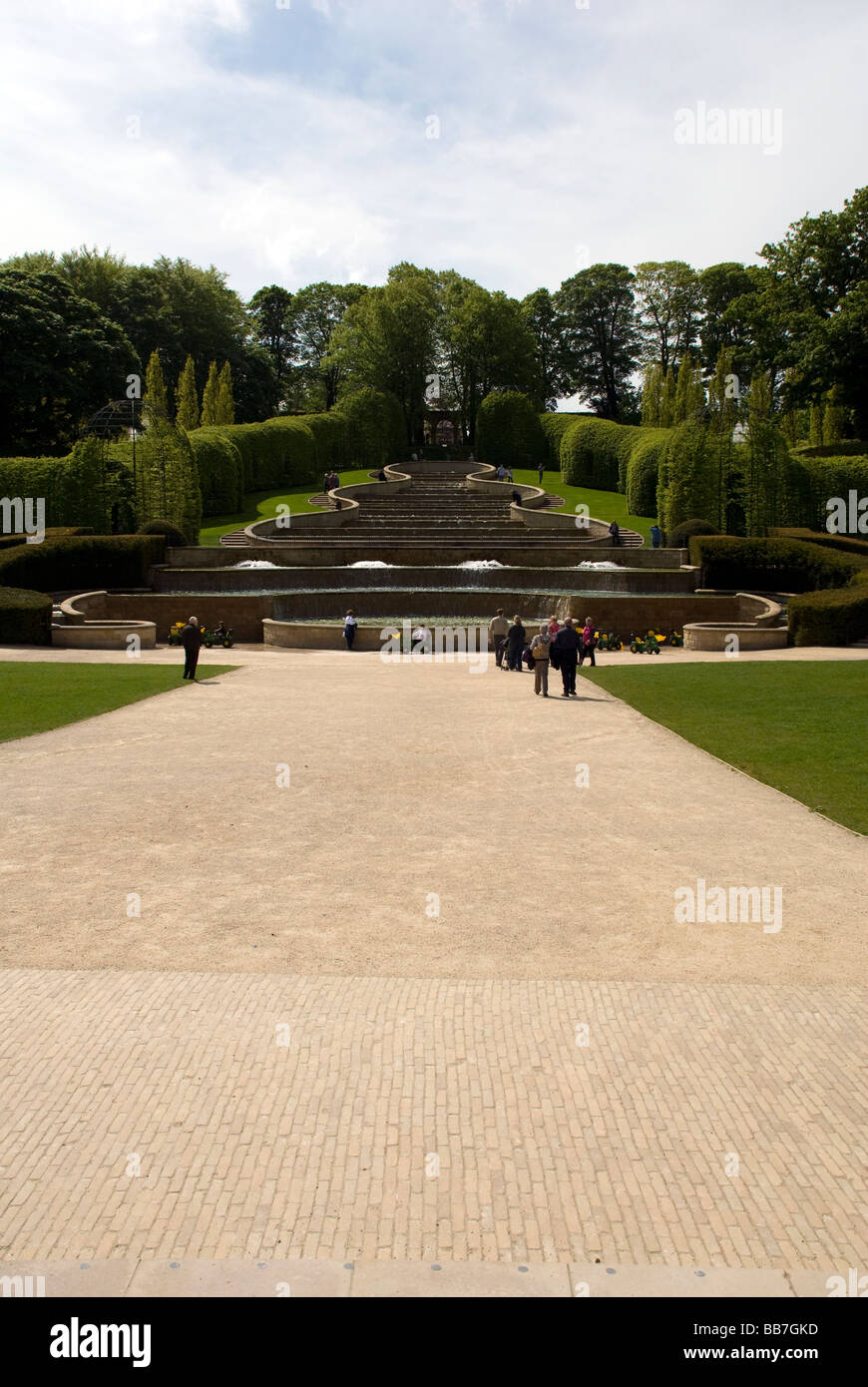 The alnwick garden fountains hi-res stock photography and images - Alamy
