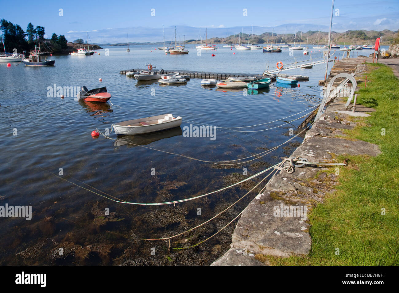 Crinan harbour boats hi-res stock photography and images - Alamy