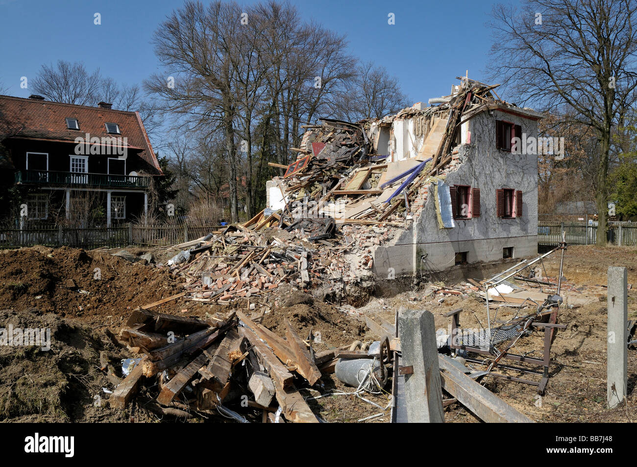 Demolition of a tenement Stock Photo - Alamy