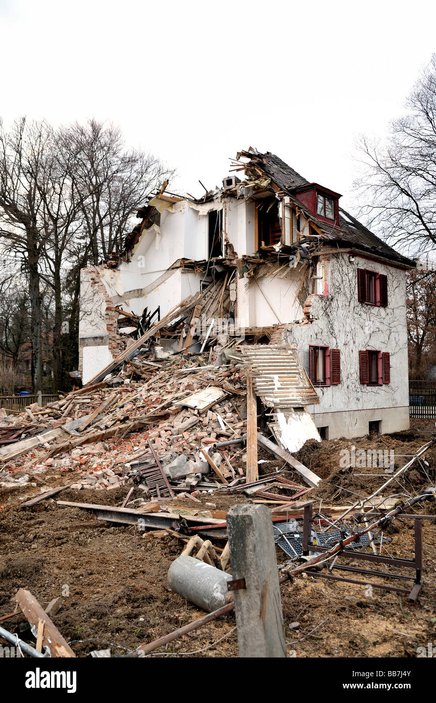 Demolition of a tenement Stock Photo - Alamy