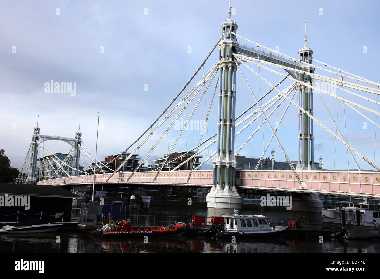 Albert bridge london thames hi-res stock photography and images - Alamy
