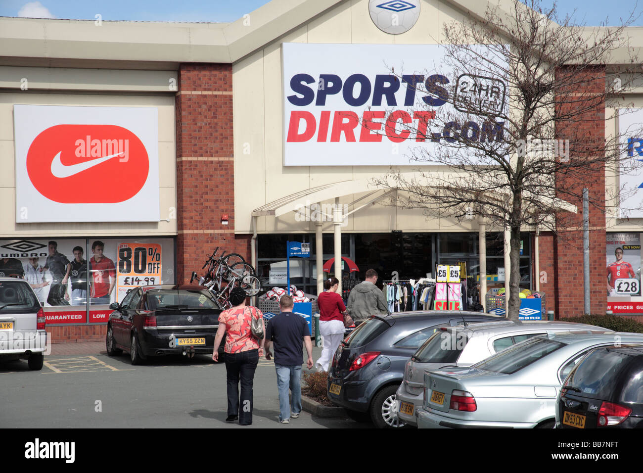 Sportsdirect com retail shop store hi-res stock photography and images ...