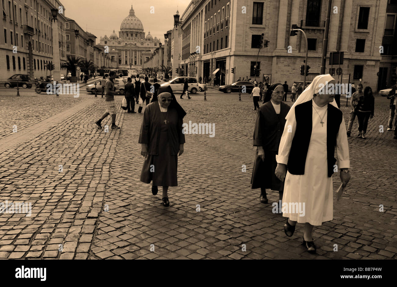 Catholic nuns sisters vatican hi-res stock photography and images - Alamy