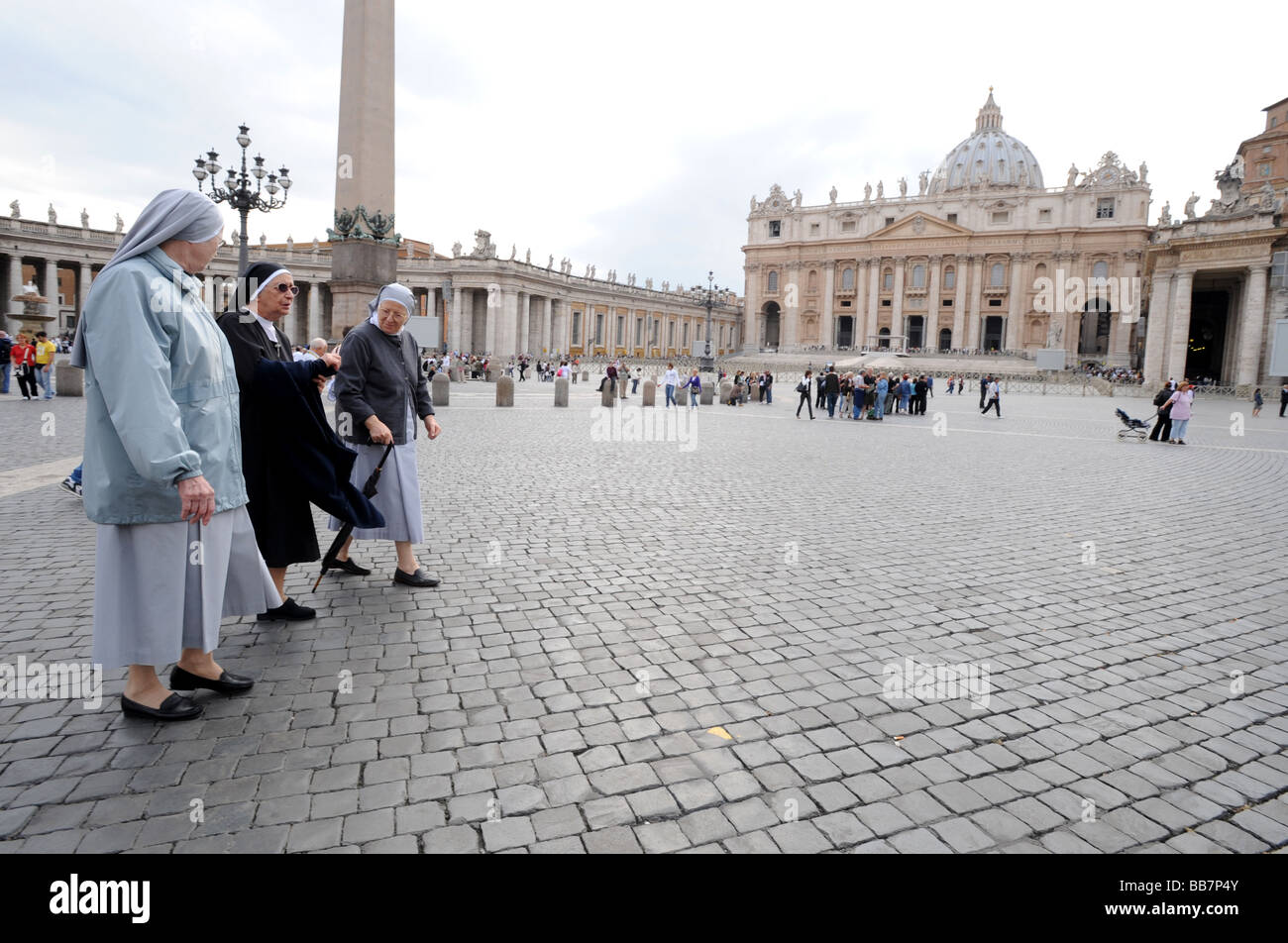 Catholic nuns sisters vatican hi-res stock photography and images - Alamy