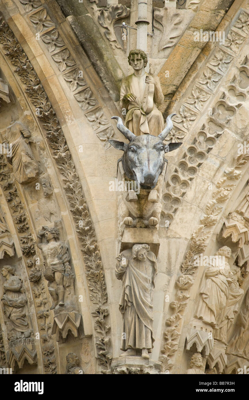Cathedral reims champagne ardenne hi-res stock photography and images ...