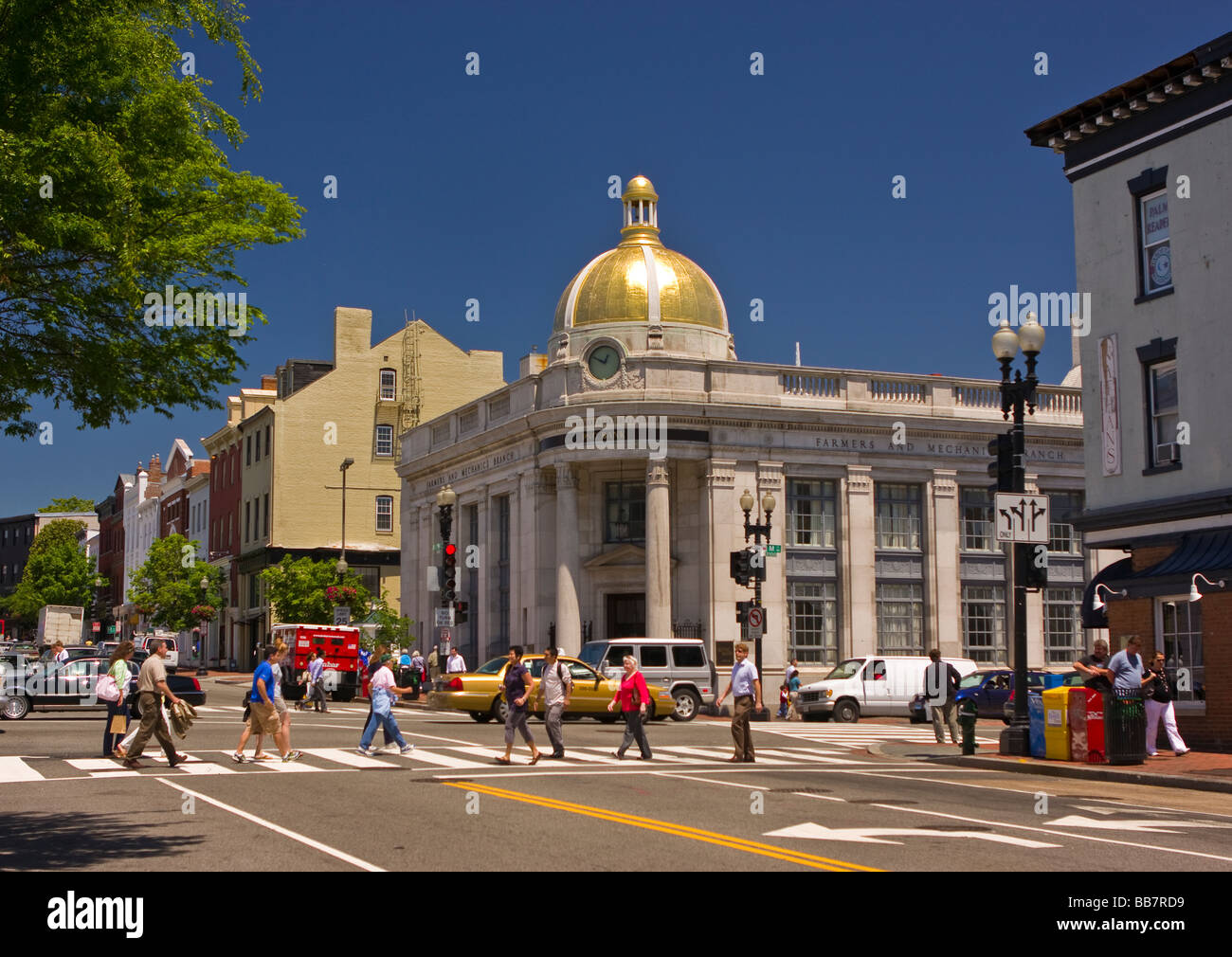 Crowd city street washington hi-res stock photography and images - Alamy