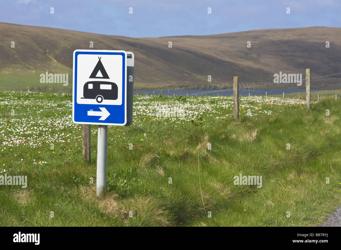 Sign arrow direction hi-res stock photography and images - Alamy