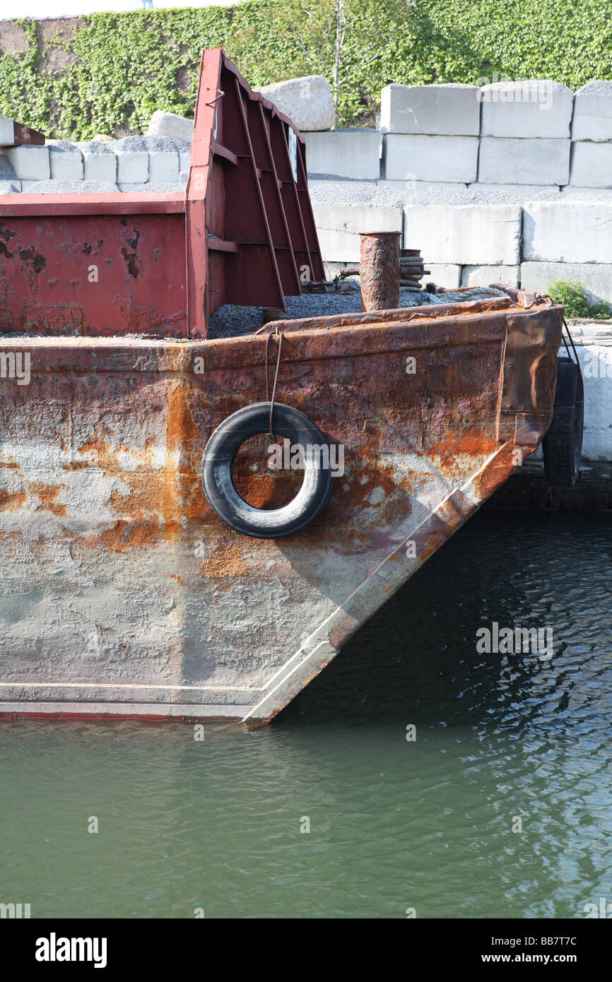 Docked Barge Stock Photos & Docked Barge Stock Images - Alamy
